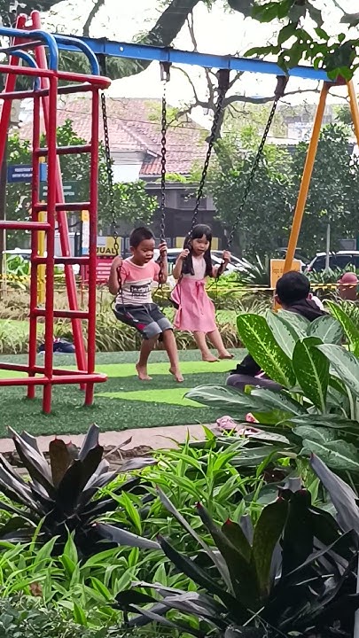 bermain ayunan di taman #ayobermain #shortvideo - YouTube