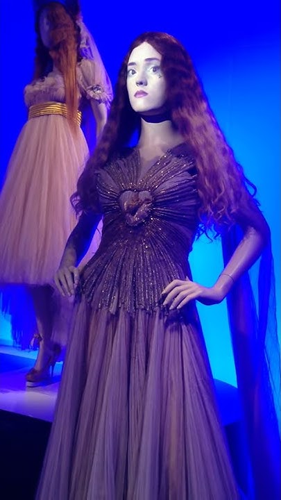 Living Mannequin - YouTube