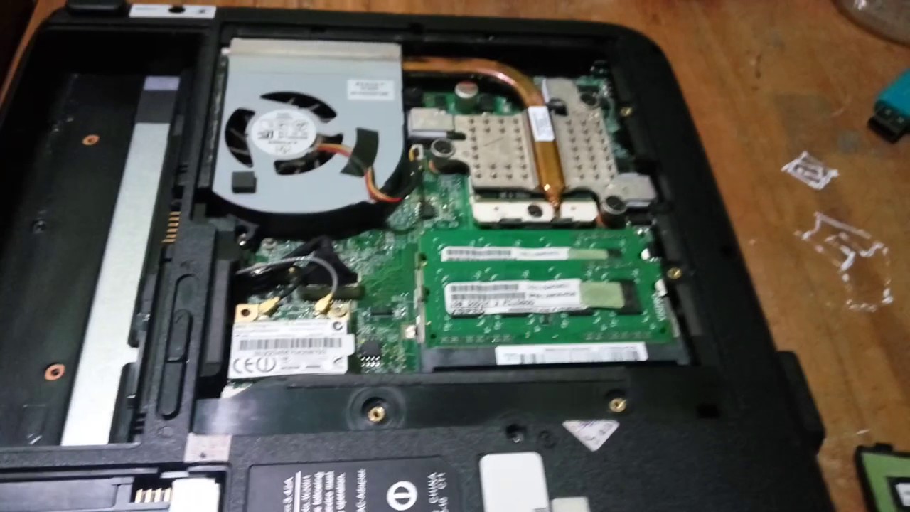 Cara melepas dan memasang RAM Laptop - YouTube