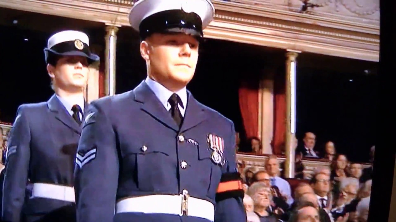 RAF Police 12 Nov 16 - The Smiling Policewoman - YouTube