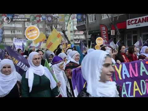 8 Mart'ta Diyarbakır İstasyon Meydanı’nı dolduran kadınlar taleplerini haykırdı #8Mart2024