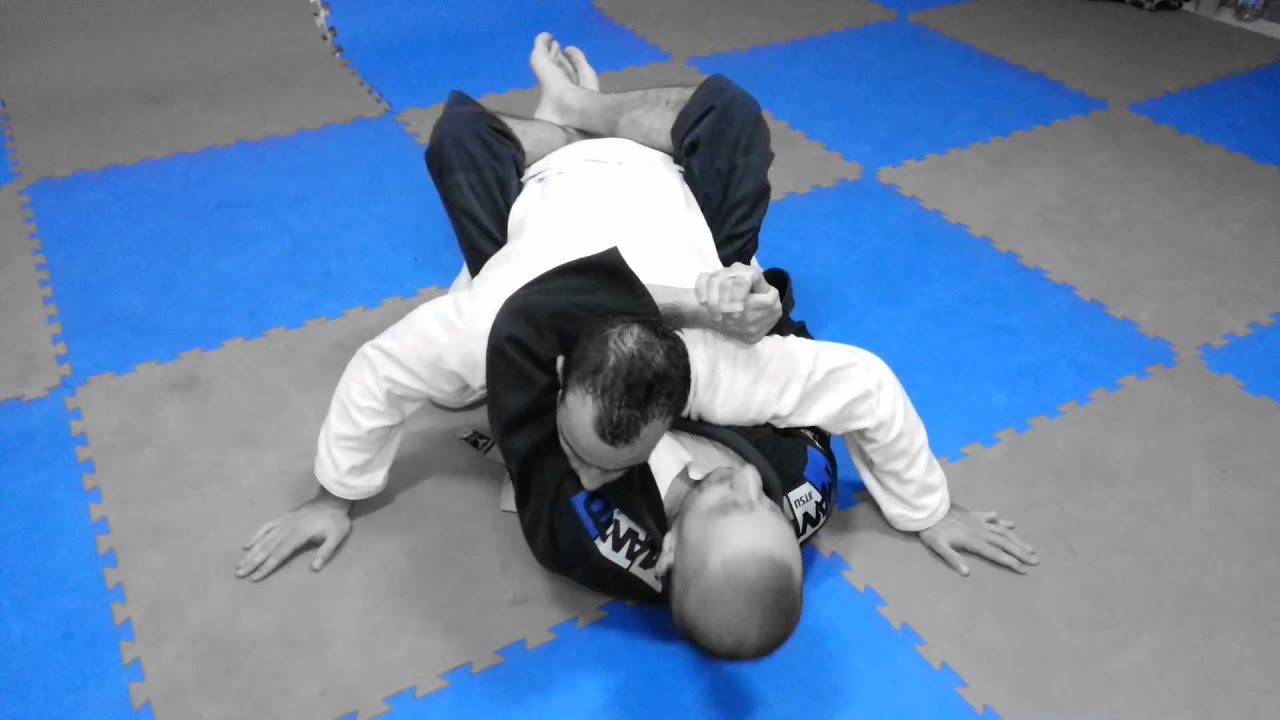Napad na lakat iz zatvorenog garda(Elbow arm bar from cloesd guard ...