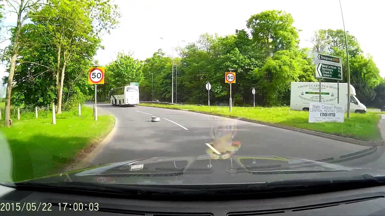 Wheels fall out of bus !! Skegness Travel - YouTube