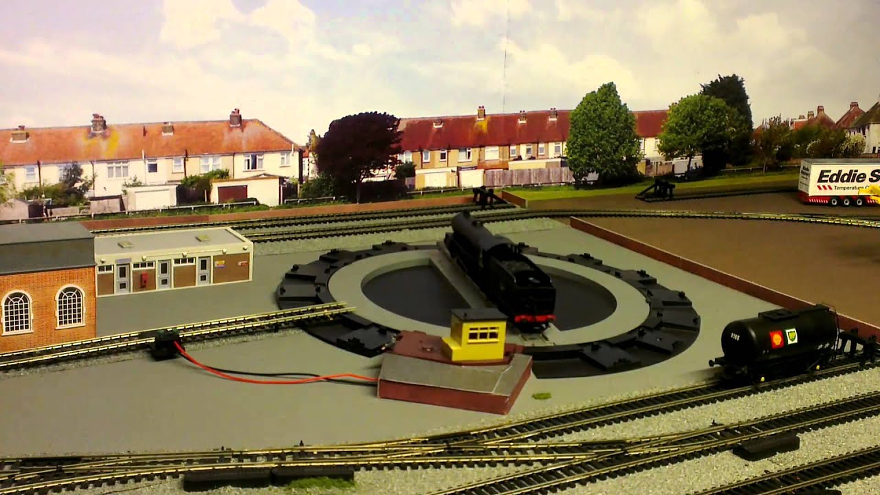 Hornby DCC Converted Turntable - YouTube