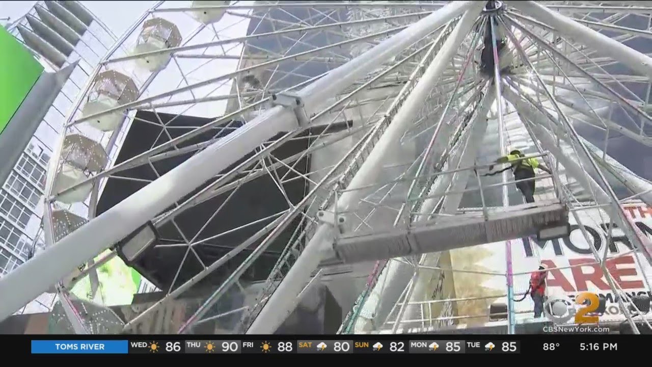 New Pop-Up Ferris Wheel Opens In Times Square - YouTube