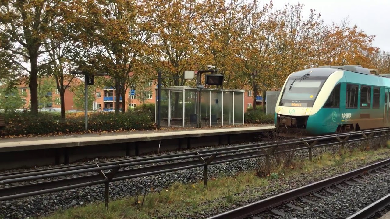 Arriva tog på Hadsten station - YouTube