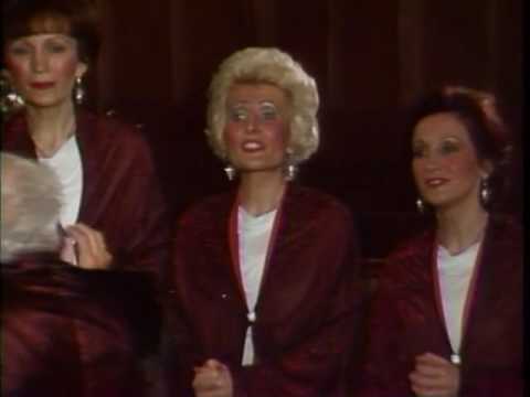 The Star-Scape SIngers "Silent Night Sounds from the Mountaintop" - YouTube