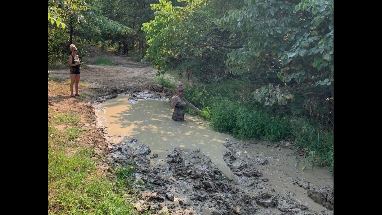 Missouri Mudders go to Vandyz Off-road Park we hit some deeper mud ...