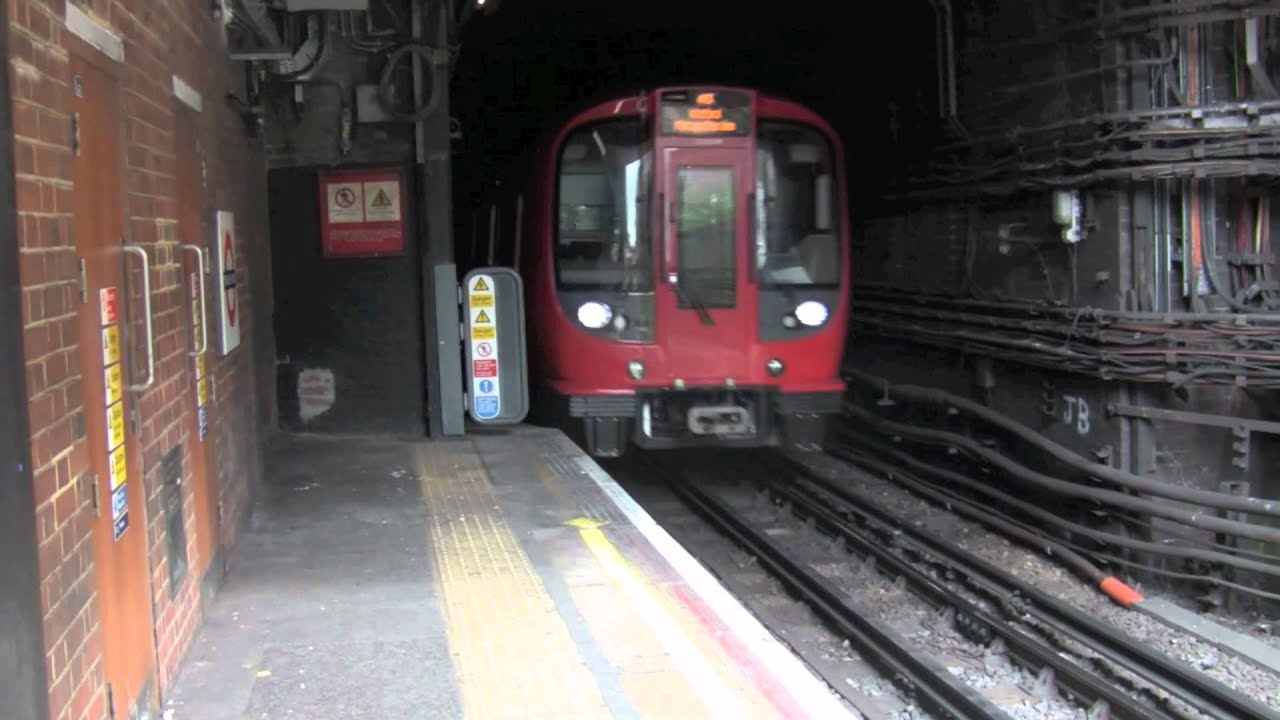 Metropolitan line S8 Stock arrives at Finchley Road - YouTube