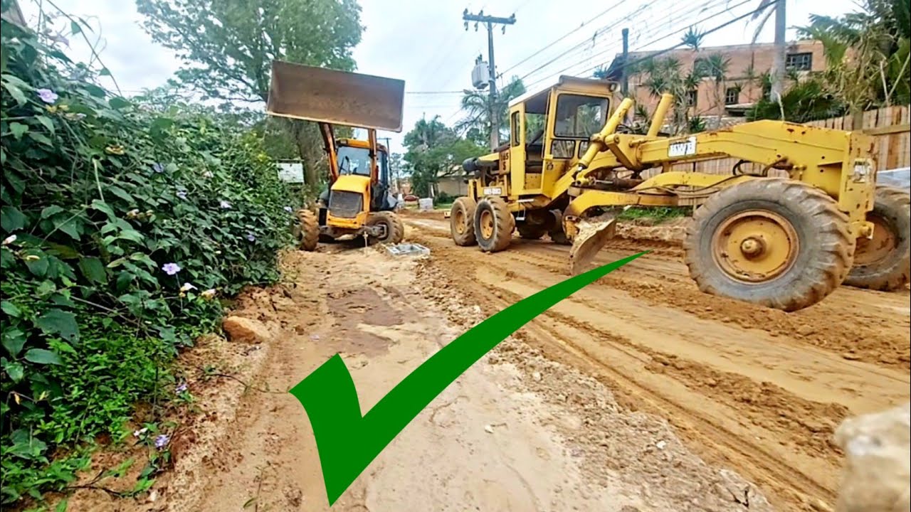 RETROESCAVADEIRA E PATROLA EM CORTE DE RUA + Rebaixamento ...