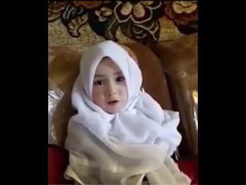 İslam hakkında soru yağmuruna çekilen o minik kız ve gözünü kırpmadan verdiği cevaplar. Maşallah