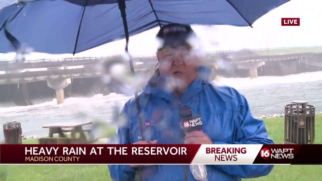 Flooding reported near reservoir - YouTube