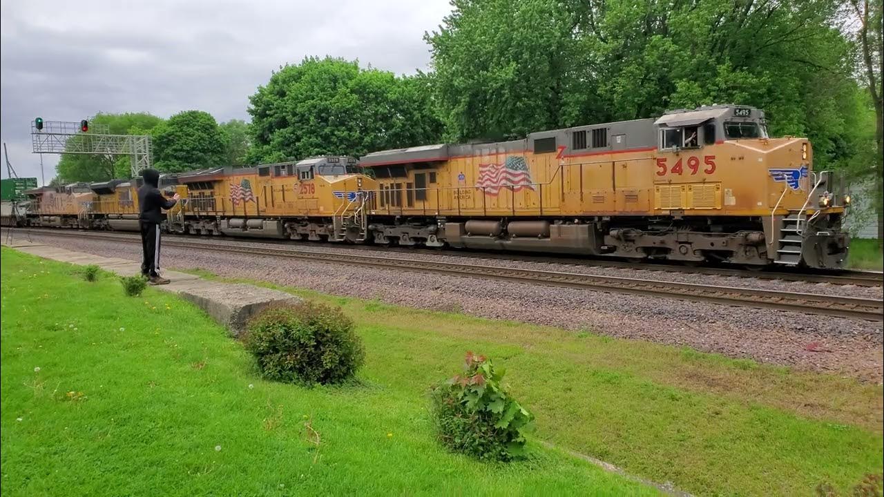 5/27/2022 UP 5495, UP 2578, UP 8916, UP 5345 Rochelle, IL - YouTube