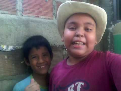 Cara de retrasado mwntal reto el mejor que baile gana y no se le corta ...