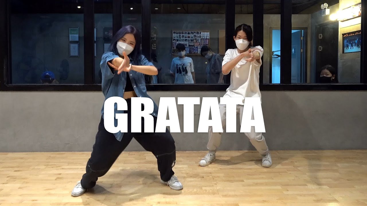 Lapillus(라필루스) 'GRATATA' Dance Practice - YouTube