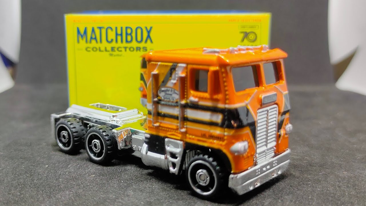 Unboxing | Matchbox Freightliner FLT - YouTube