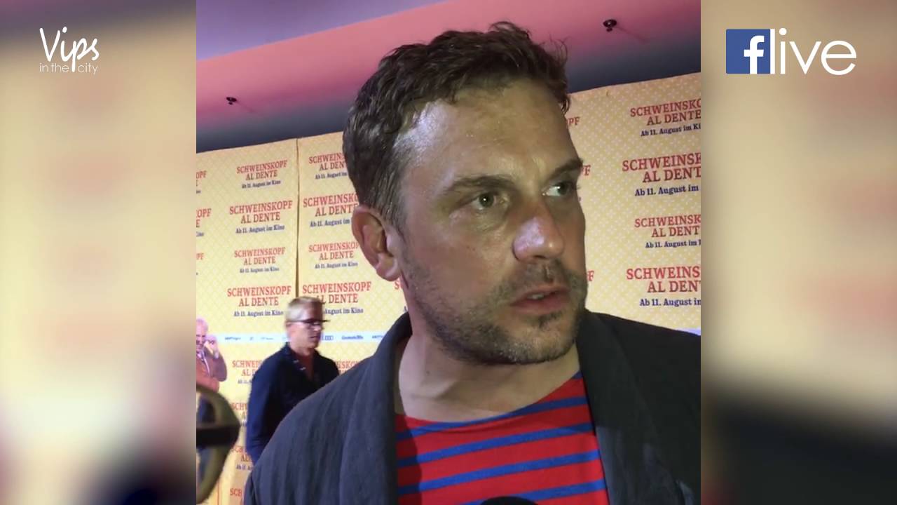 Sebastian Bezzel‬ live am Roten Teppich... - YouTube