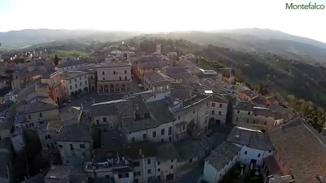 Montefalco vista aerea, piazza Montefalco riprese drone - YouTube