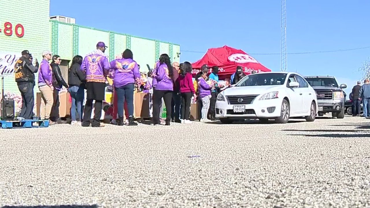 Hundreds of turkeys, Thanksgiving meals given to the community in 17th ...