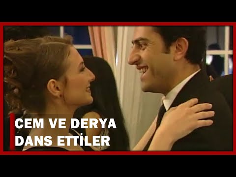 Cem Ve Derya Baloda Dans Ediyorlar! - Yılan Hikayesi 25.Bölüm