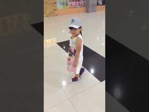 incesss lagi Fashion Show nich