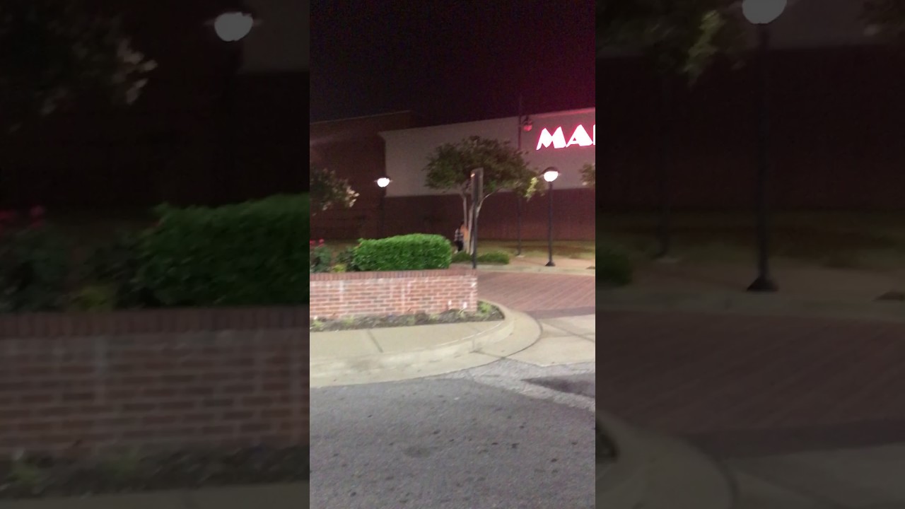 Top Notch Vicki #burping at the mall. - YouTube