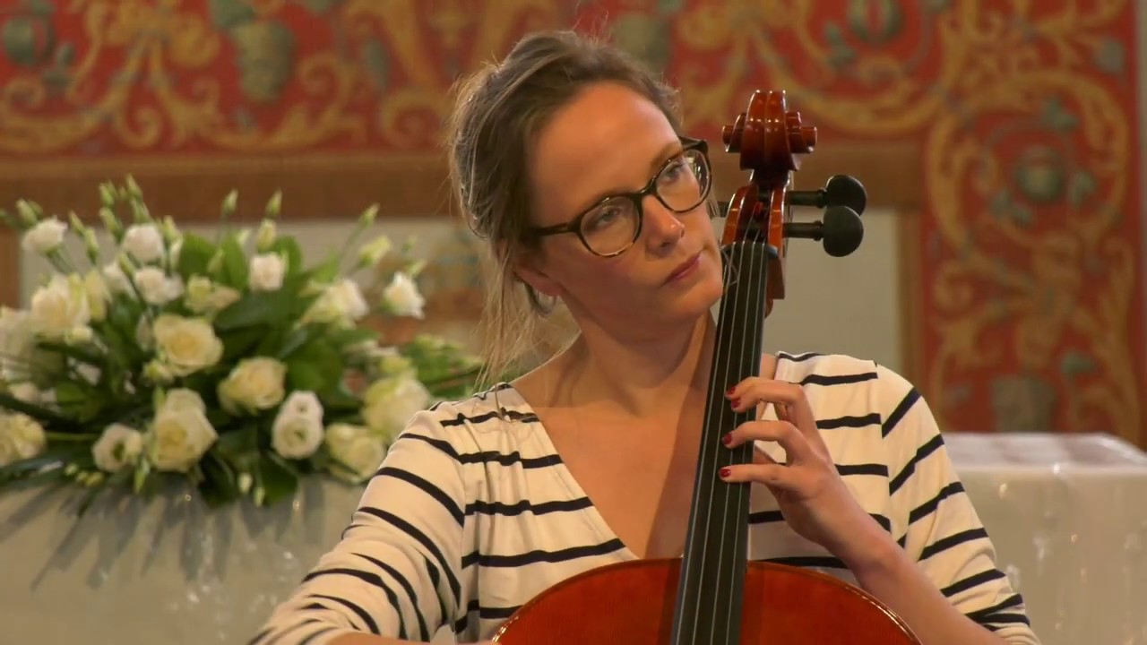 Joyce Kuipers Bachsuite N°1in G Allemande - YouTube