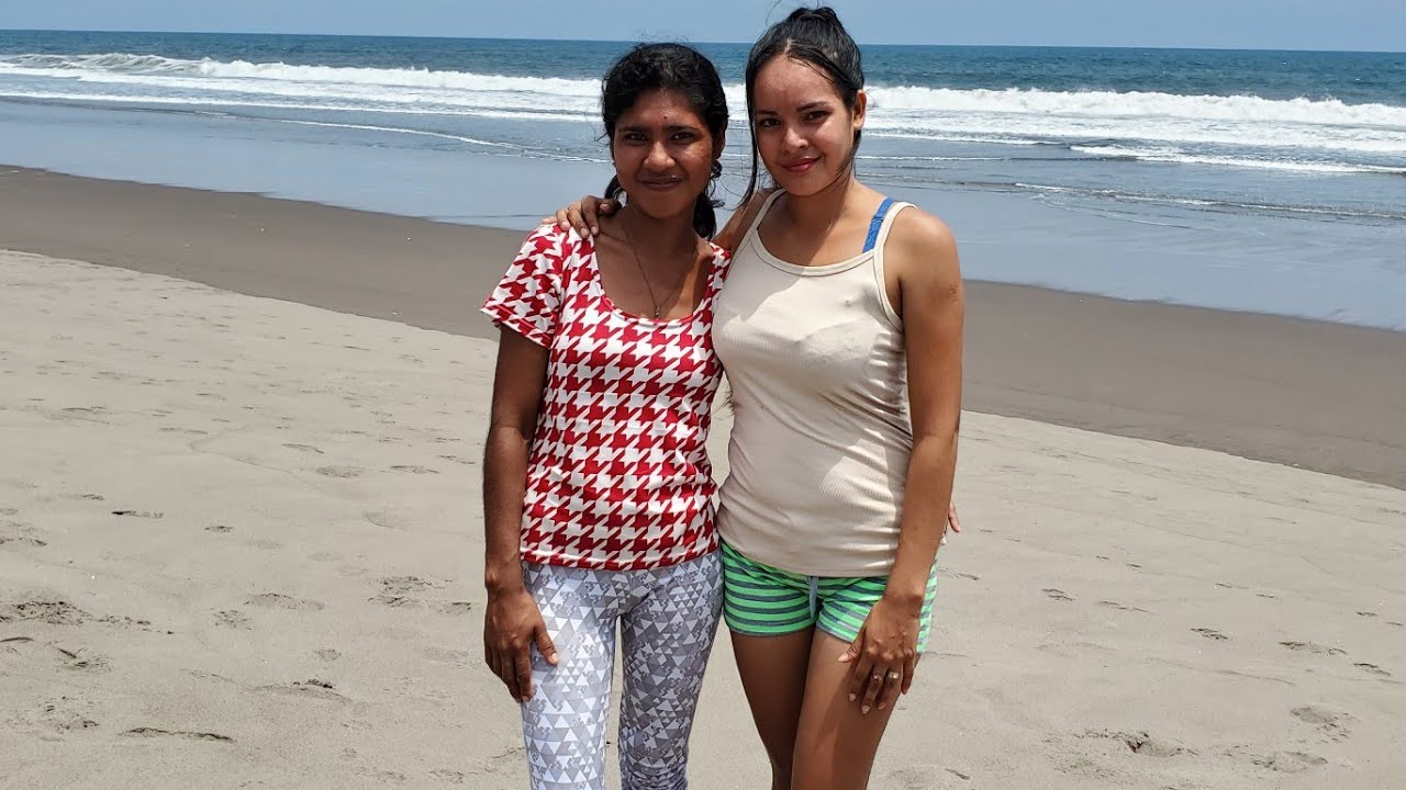 Diana Y Carolina en busca de pulgas o achiquiles - YouTube