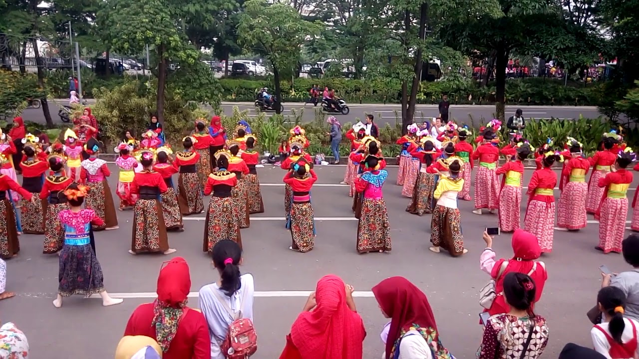 Tari Masal 1500 Penari Rongeng Menor - YouTube