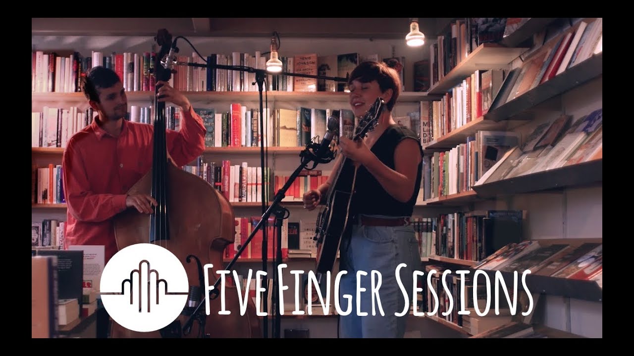 Luna&Lewis - How It Goes | Five Finger Sessions - YouTube