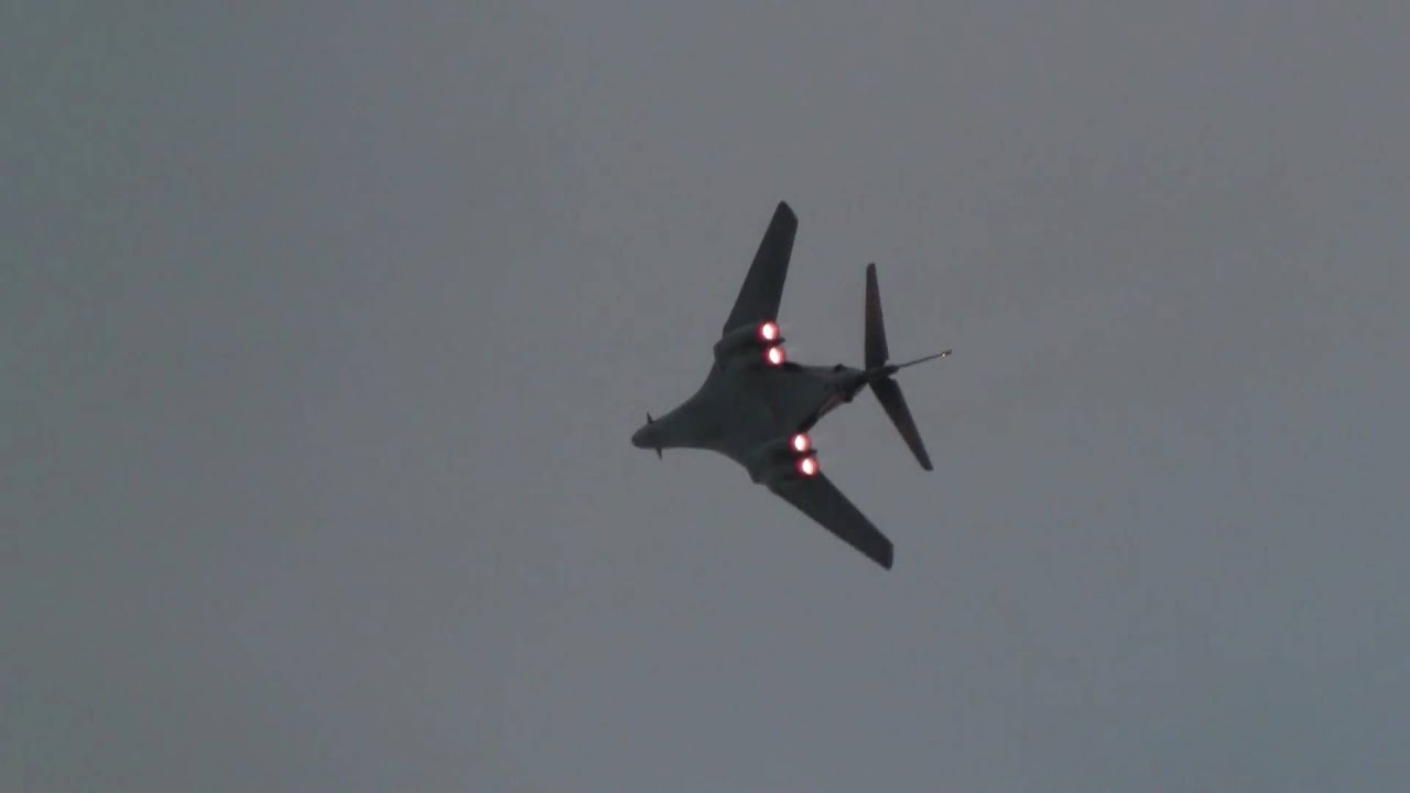 Rockwell B1B Lancer Full Afterburner Flyby - YouTube