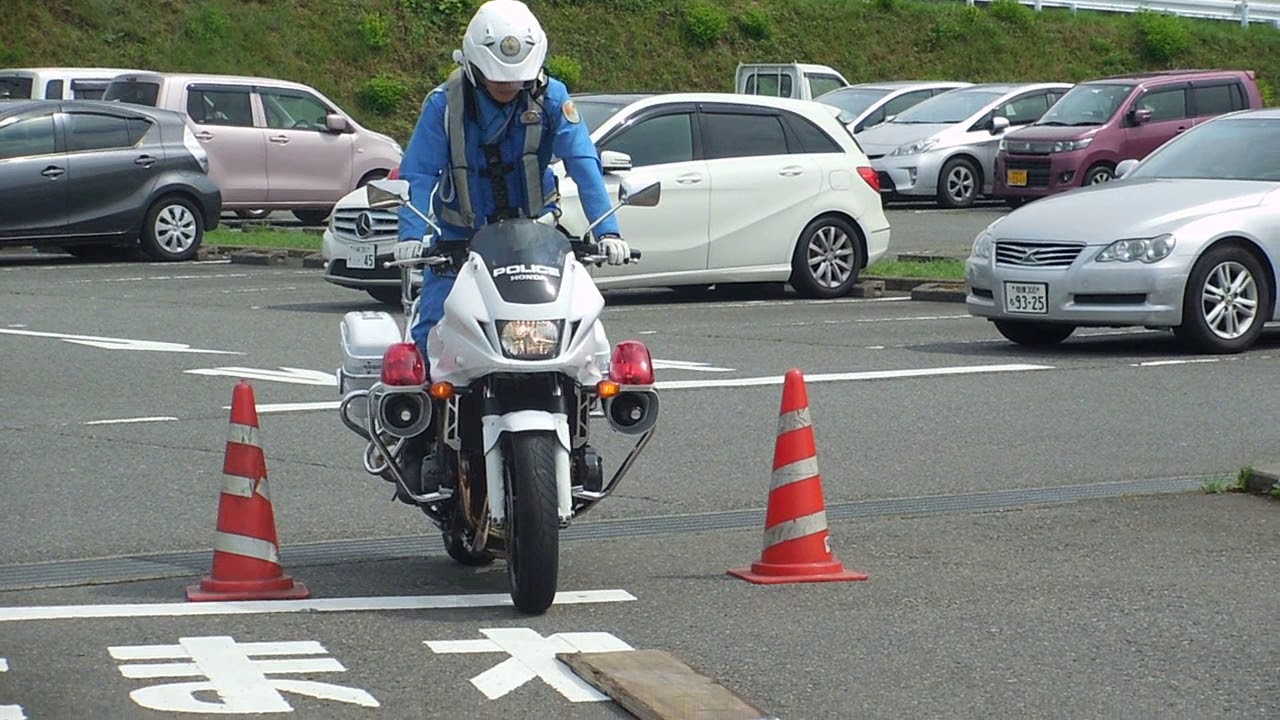 Japanese Motorcycle police demonstration Low speed operation on narrow ...