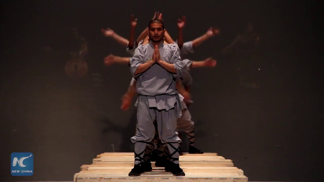Raw: Shaolin monks and Chilean choreographer dance inside box - YouTube