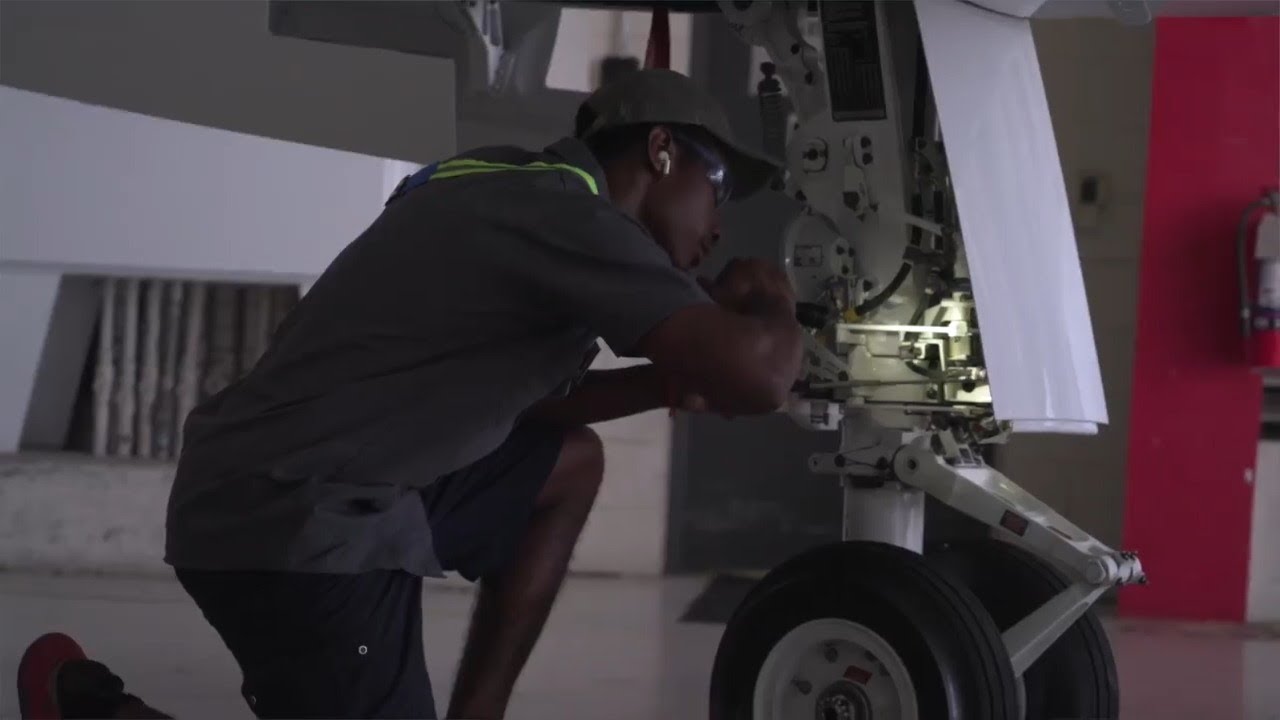 Bombardier Field service representatives - YouTube