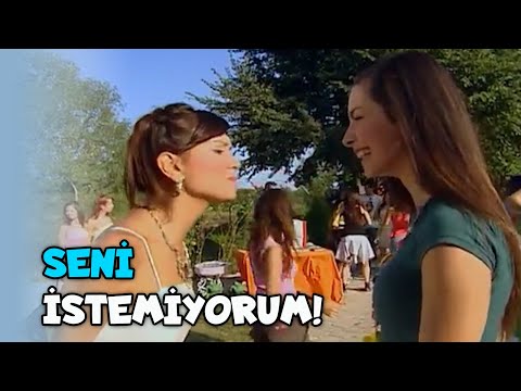 Tuğçe, Ayşegül'ü Dışladı! - Acemi Cadı Özel Klip