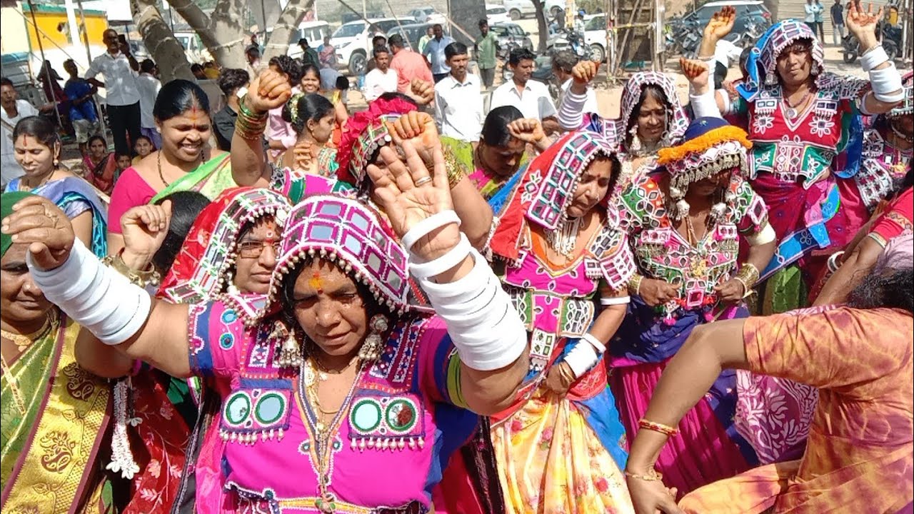 Banjara Dress Womens Super Group Dance || Gopanpally Thanda Bhavani ...