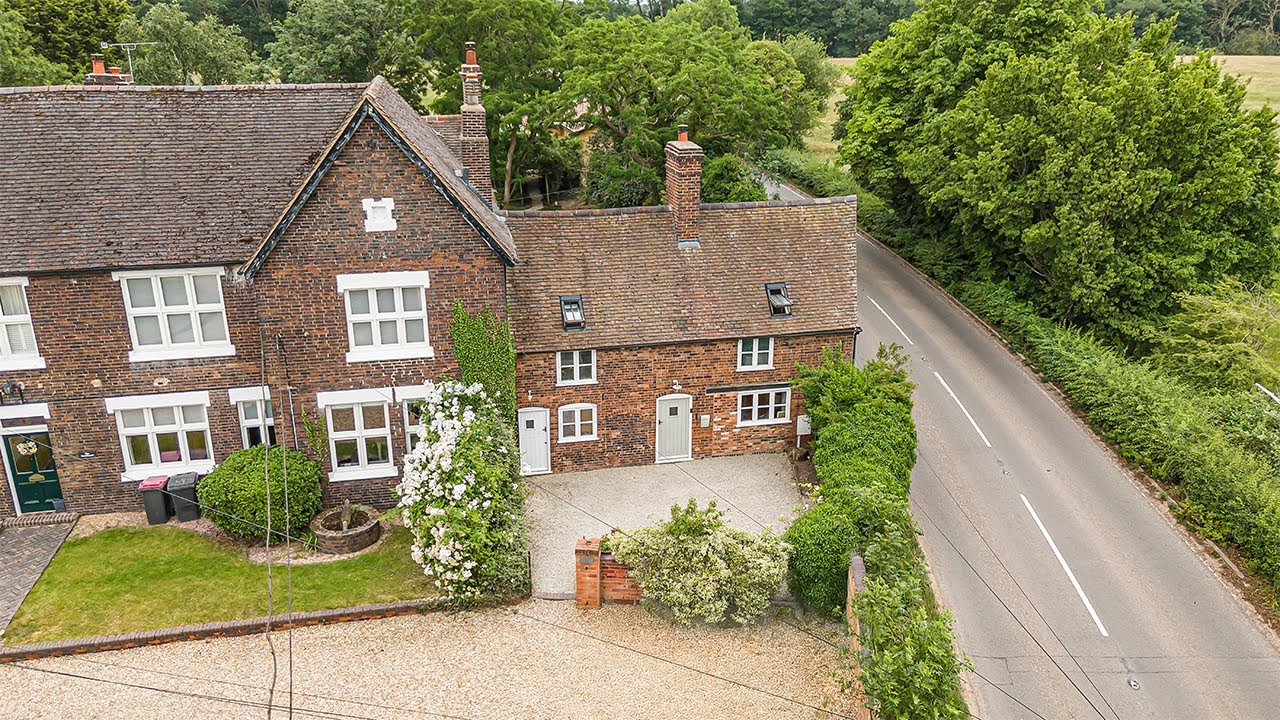 Stunning Countryside Cottage with Modern Comfort | Bodymoor Green Farm ...