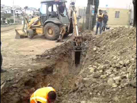 Excavación en zanja con retroexcavadora de neumáticos - YouTube