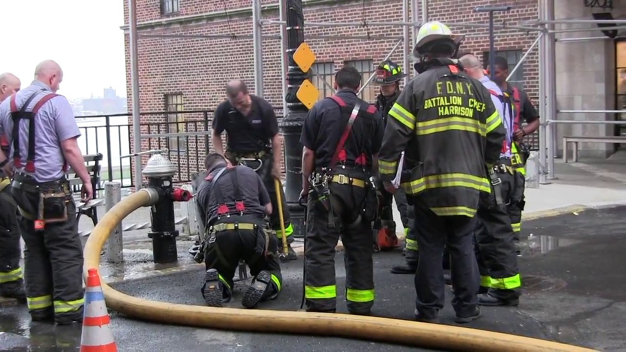| FDNY 10-77 Box 770 | Fire On The 11th Floor of a 23 Story HighRise ...
