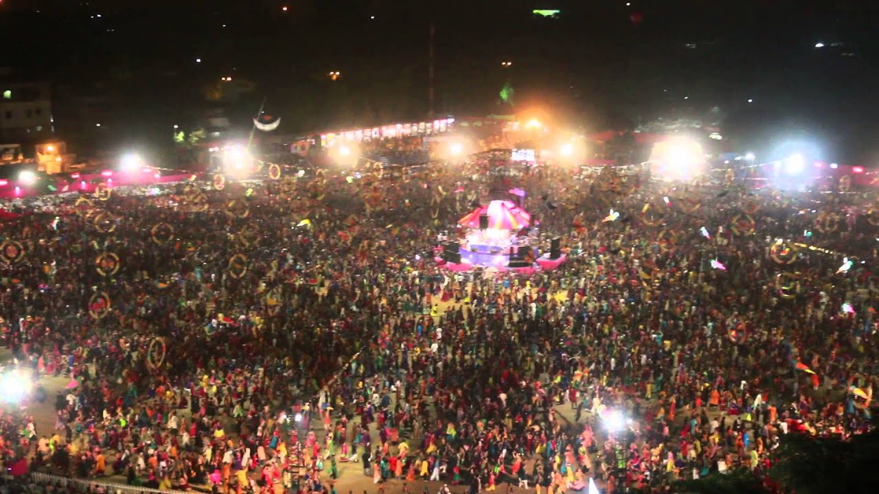 United Way of Baroda Navratri 2014 - YouTube