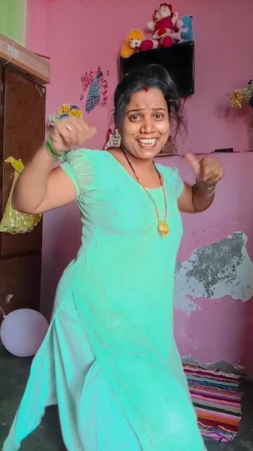 hothon per#lipstick 💄#gehri#⛅ Piya pad Rahi#♥️🤷 chatak duphari#💃💃 - YouTube