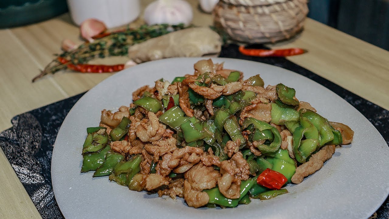 Classic Stir Fried Pork with Green Pepper 青椒炒肉 - YouTube