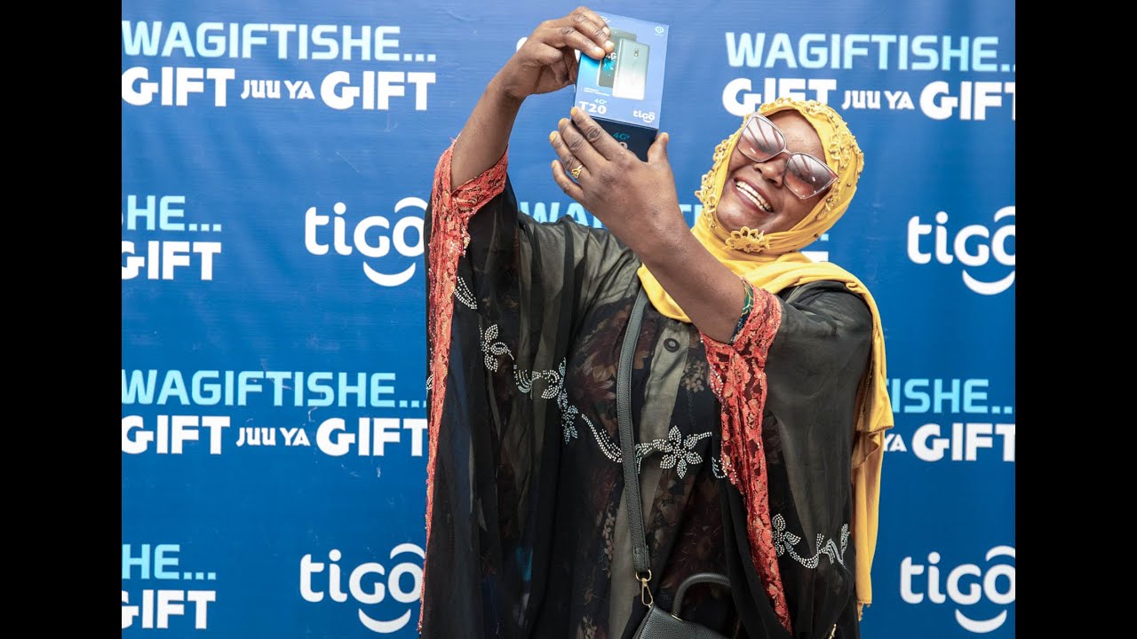 SHINDA TUKUKABIDHI: Tigo yakikabidhi zawadi za simu janja za Wagiftishe ...