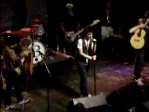 joe jonas hug a cute baby - YouTube