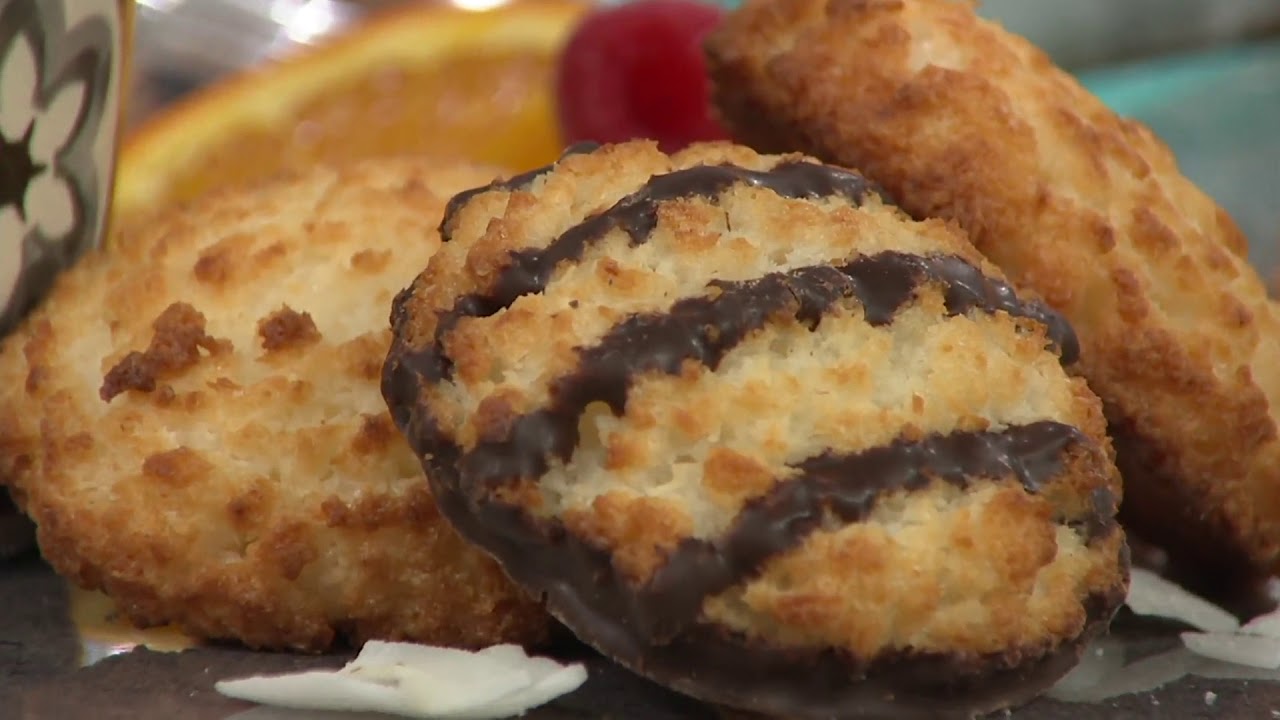 Poppies 48 Coconut & Chocolate Coconut Macaroons on QVC - YouTube