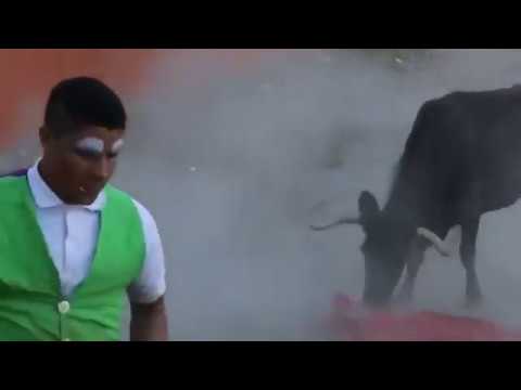 CORRIDA DE TOROS CON PAYASOS MUY DIVERTIDOS (ANCASH - PERÚ) - YouTube