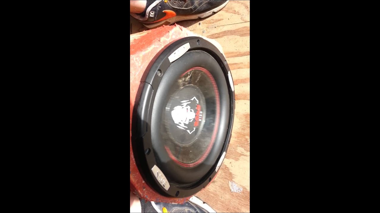 10"boss subwoofer flexin - YouTube