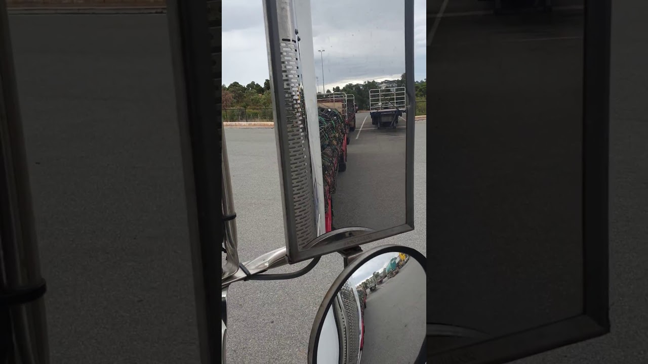 Backing 2 trailers...roadtrain - YouTube