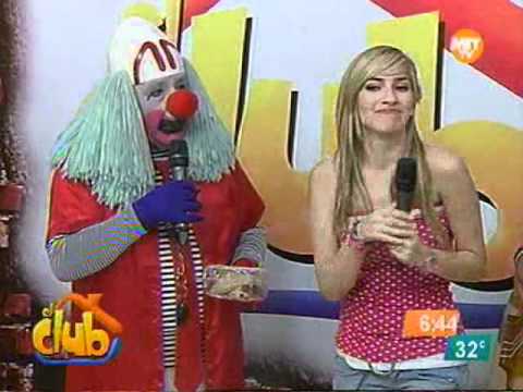 el club -bony bony le lleva mariachi a ingrid 07/07/11 - YouTube