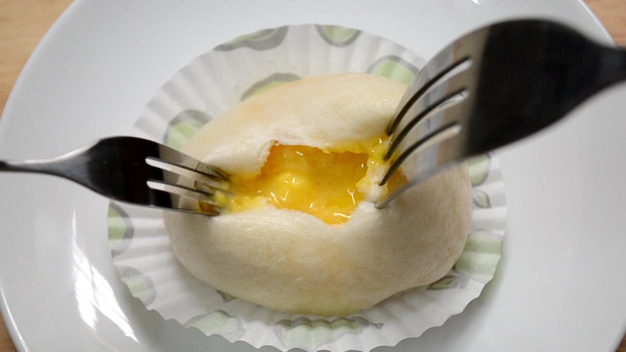 Custard Buns | Sweet Egg Custard Steamed Buns | Salted Egg Custard ...